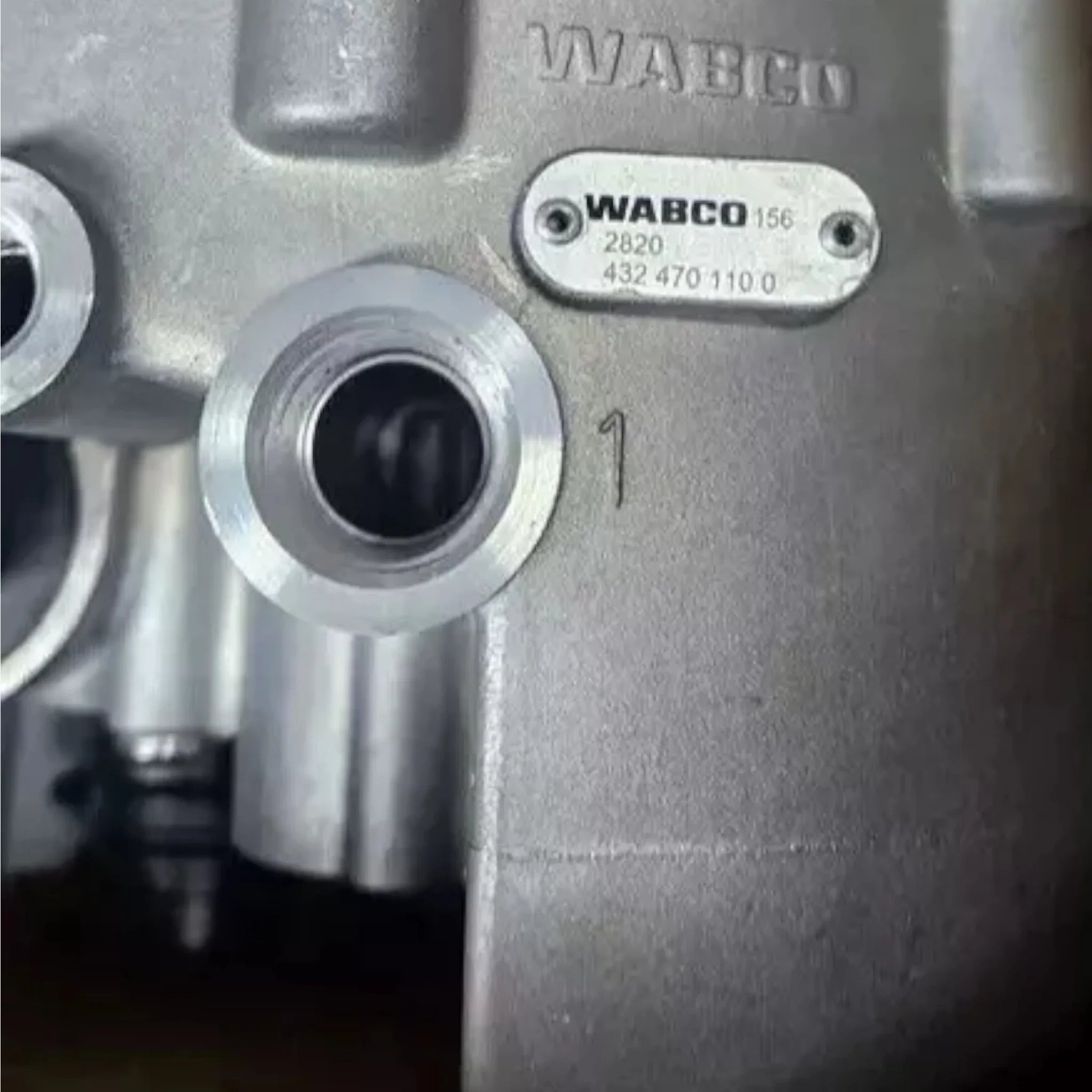 4008501800 Genuine Wabco Air Brake Dryer – ADVANCED TRUCK PARTS